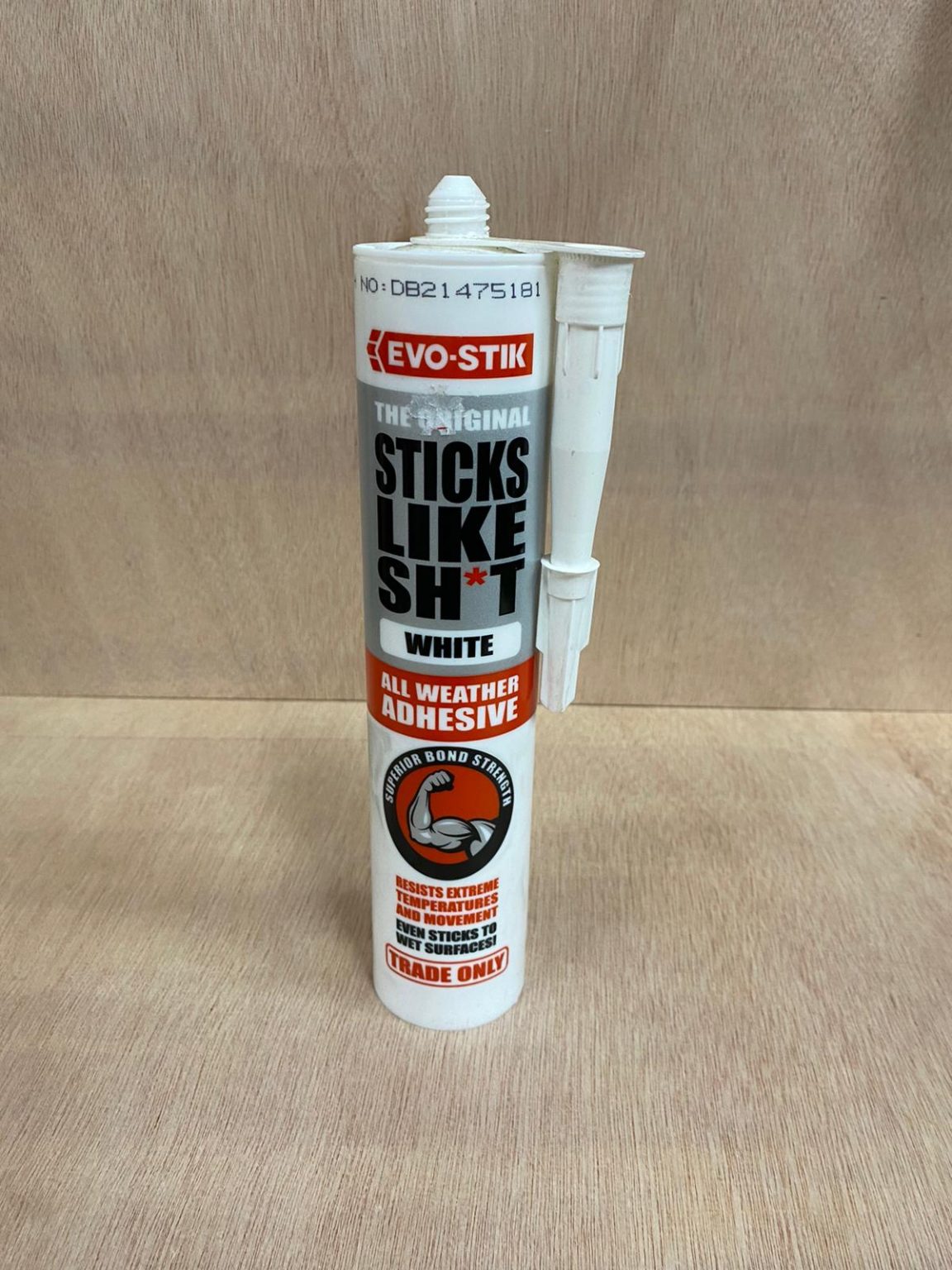 דבק sticks like shit לבן - יצירה ועץ | מחסן עצים